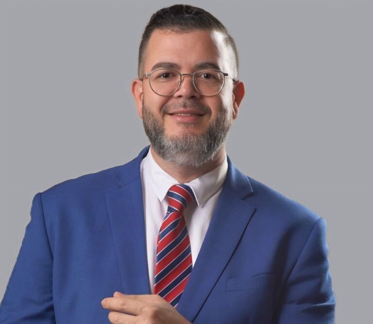 Justin Michael Gómez - permanenceandresidencellc.com